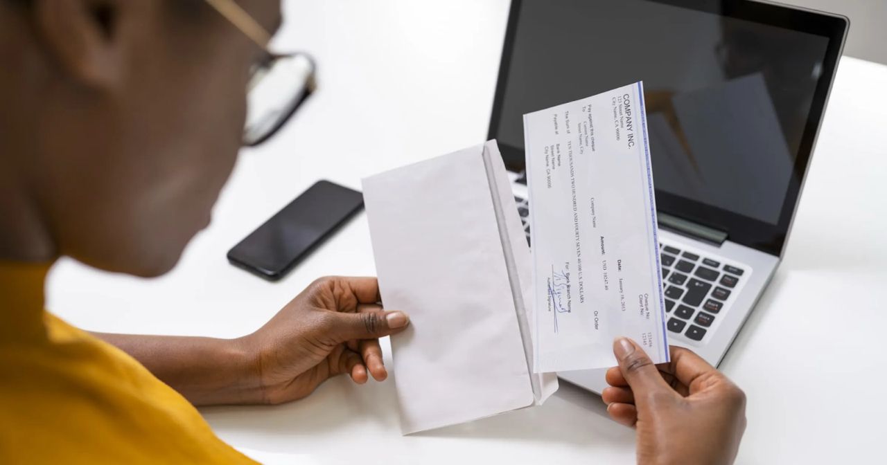 Direct Deposit vs Physical Paycheck: How Do They Work?