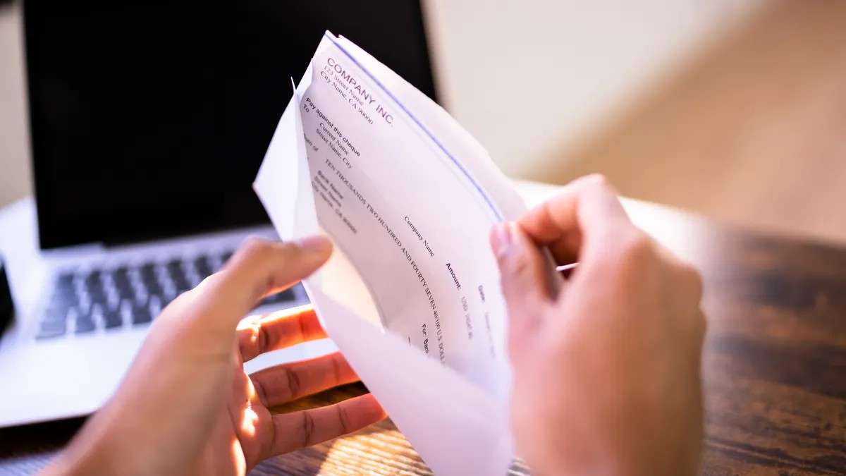How To Verify Paystubs and Spot Fake Pay Stubs